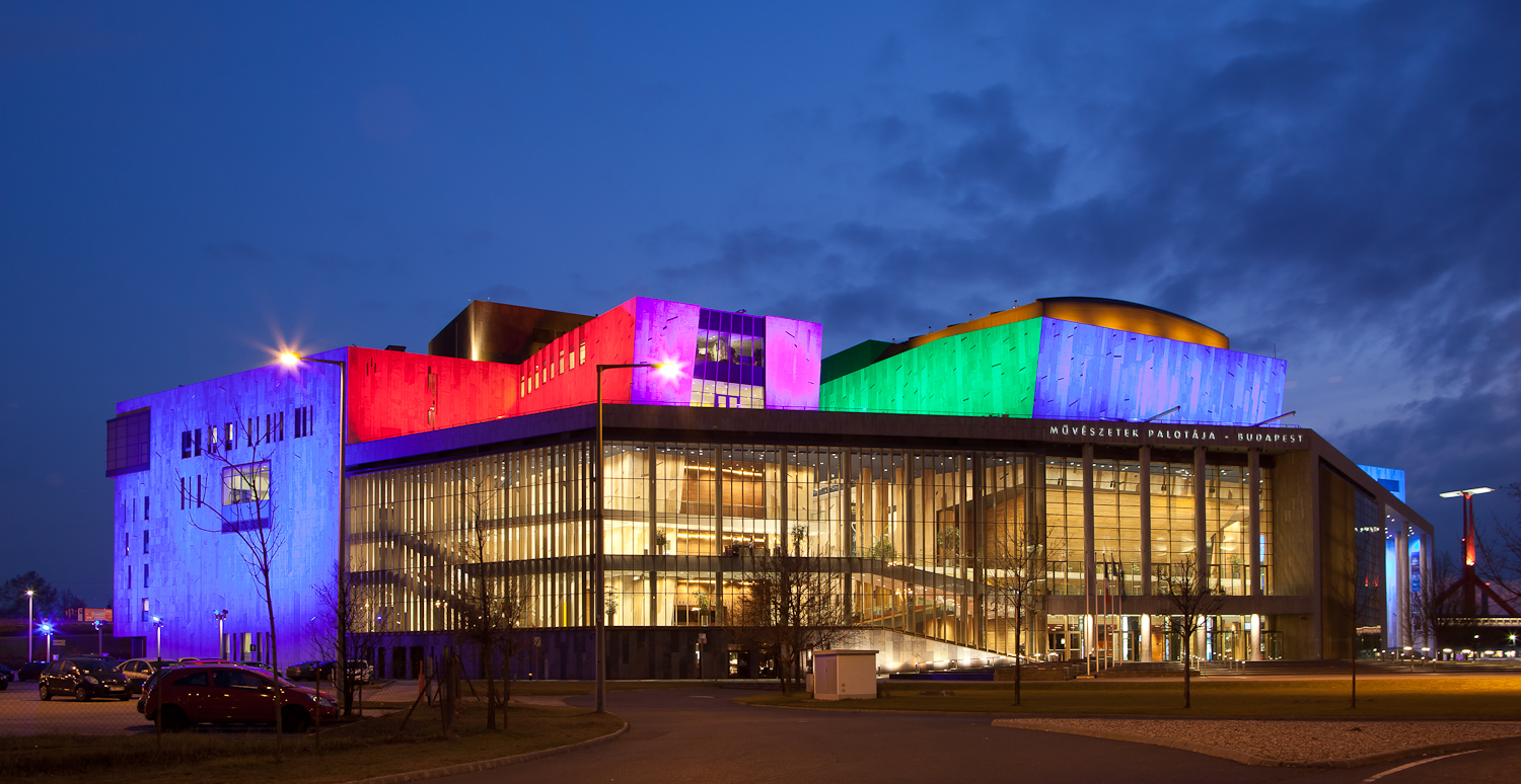 A Művészetek Palotája homlokzati díszvilágítása - ZAJ-Klub